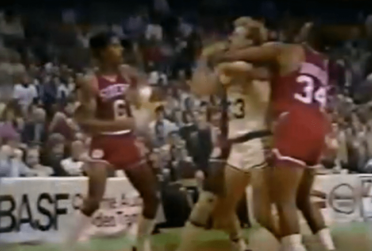 Larry Bird vs Julius Erving : quand deux légendes se bastonaient