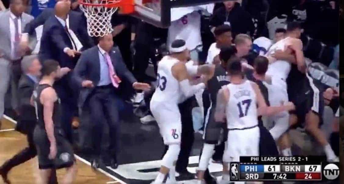 Jared Dudley et Jimmy Butler expulsés après une embrouille