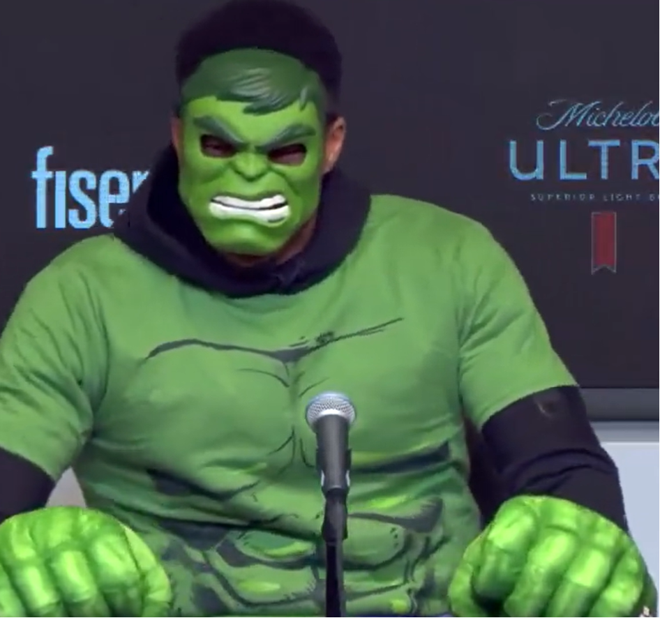 Après la victoire des Bucks les journalistes ont interviewé... Hulk