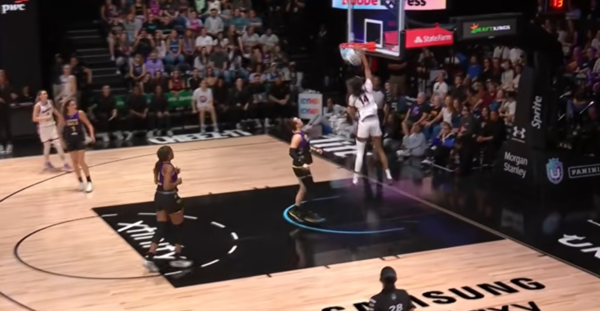 Dominique Malonga dunke et brille dans la ligue Unrivaled